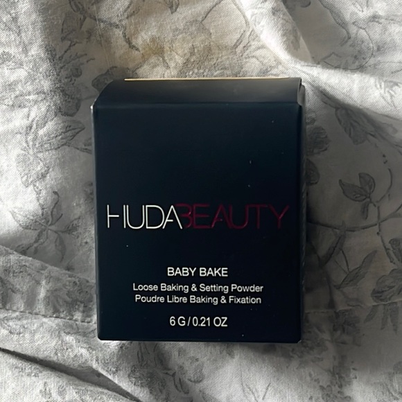 HUDA BEAUTY | Makeup | Huda Beauty Loose Bake And Setting Powder | Poshmark
